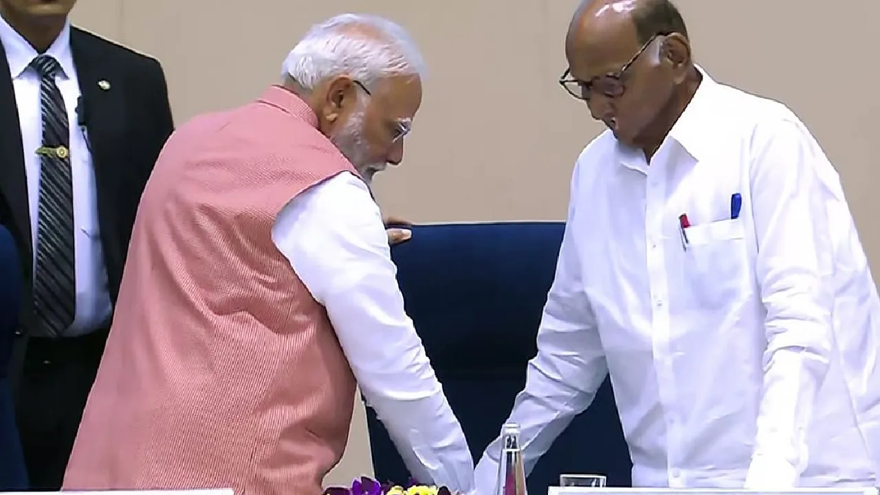Narendra Modi: ಶರದ್ ಪವಾರ್ ಗೆ ಕುರ್ಚಿ ಹಾಕಿ, ನೀರು ನೀಡಿದ ಪ್ರಧಾನಿ ಮೋದಿ ...
